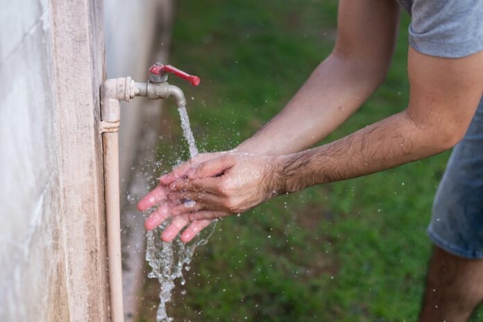 4 Best and Easy Ways to Save Water - Bolsa de Mulher